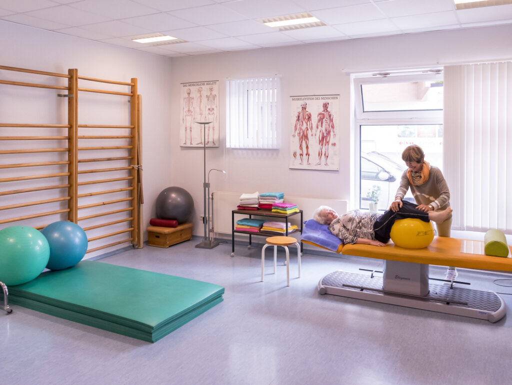 Pflege bei Oberschenkelhalsbruch | Pflegeratgeber - Korian